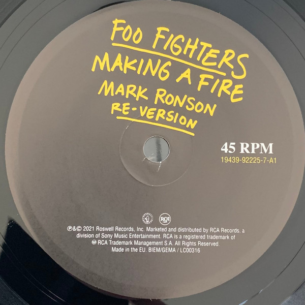 Foo Fighters – Making A Fire (Mark Ronson Re-Version) / Chasing Birds ...